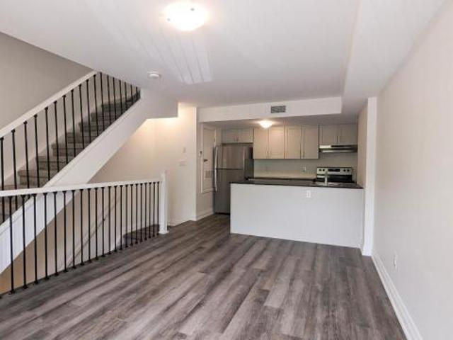 house 2 bedroom, Kitchener ON N2H 4T7 DS86911003