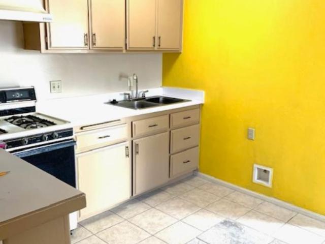 house 2 bedroom, Lancaster CA 93535 DS87080961