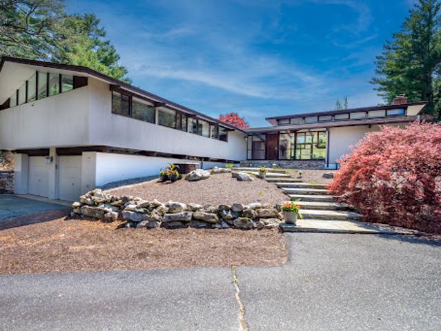 House with pool and garden