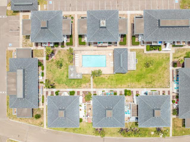 Seaside house with pool