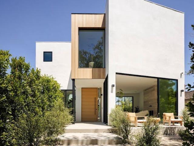House with pool and garden