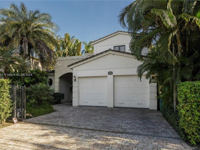 House with pool and garden