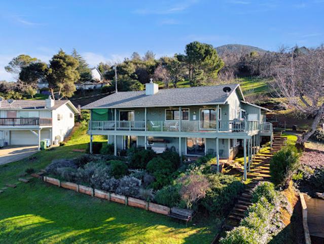 House with pool and garden
