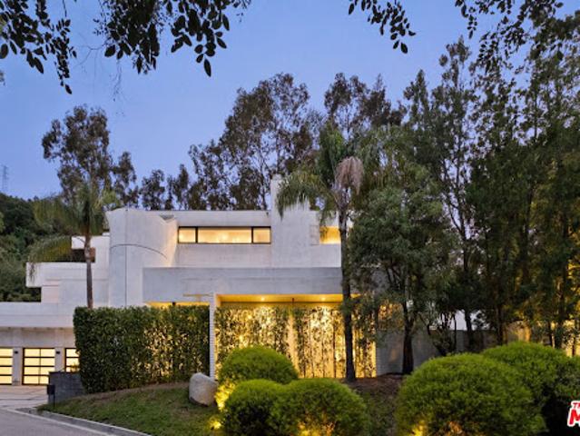 House with pool and garden