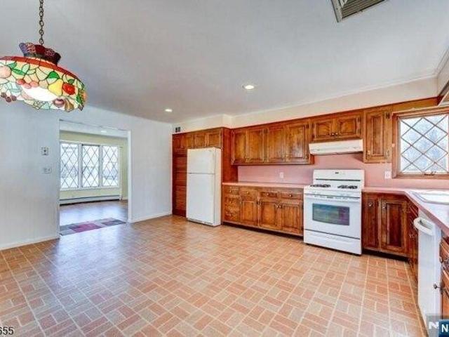 house 3 bedroom, Clifton NJ 07013 DS88224141