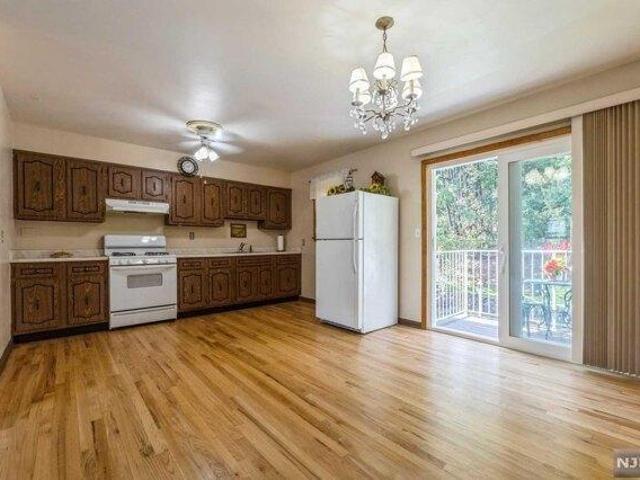 house 3 bedroom, Clifton NJ 07013 DS88222380