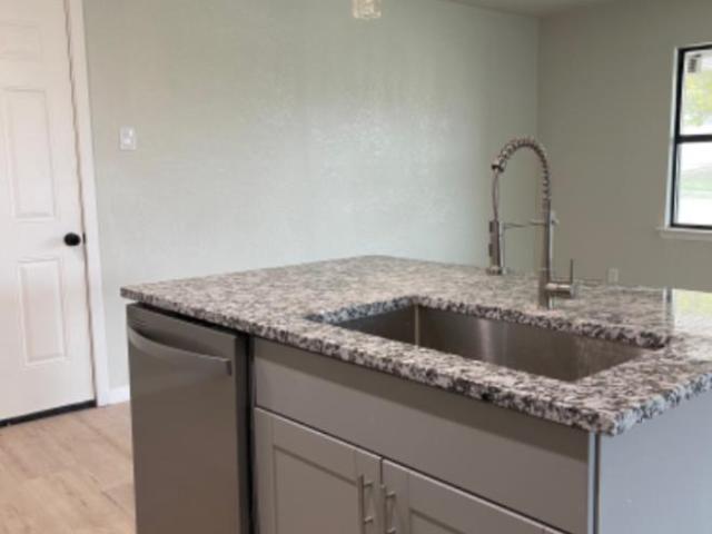 house 3 bedroom, Dallas TX 75241 DLS89434213