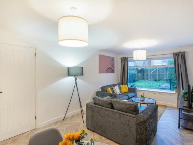 House 3 Bedroom For Rent 64 Arkless Grove 64 Arkless Grove 2592 ES99384687