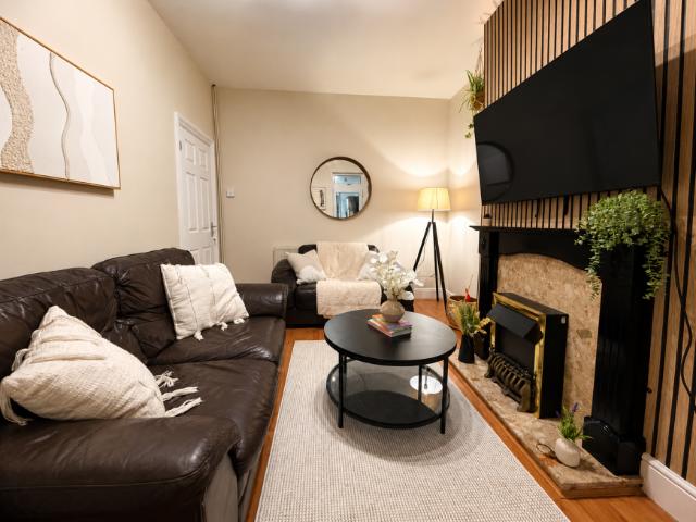 House 3 Bedroom For Rent California England 1382 ES102468828