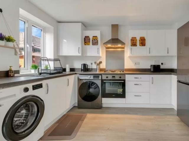 House 3 Bedroom For Rent Canterbury Canterbury 3600 ELS97028259
