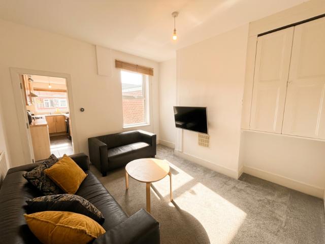 House 3 Bedroom For Rent City Centre East Midlands 674 ES102658737