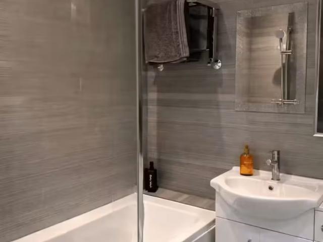 House 3 Bedroom For Rent Bolton Bolton 2600 ES98537151