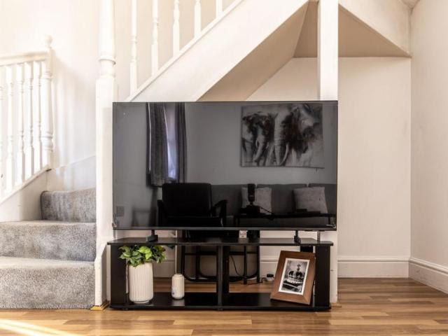 House 3 Bedroom For Rent Egham Egham 4138 ES100408970