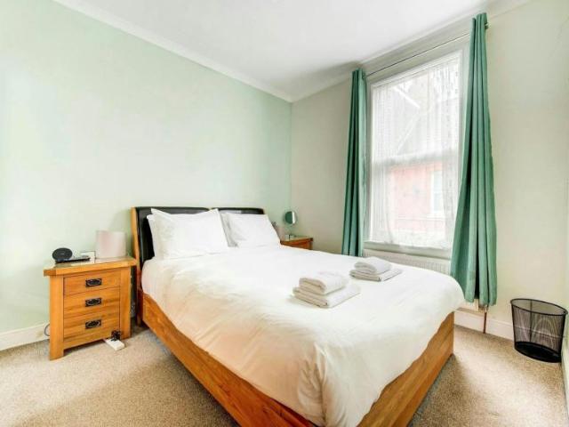 House 3 Bedroom For Rent London London 5363 ELS102848341