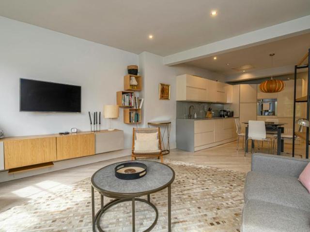 House 3 Bedroom For Rent London London 8000 ELS102847613