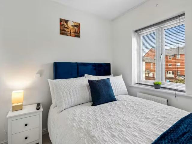 House 3 Bedroom For Rent Swindon Swindon 5600 ES96345843