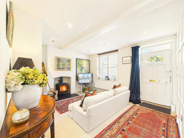 House 3 Bedroom For Rent Winchcombe Winchcombe 5000 ELS102469369