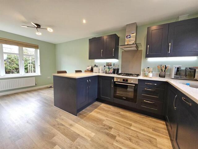 House 3 Bedroom For Sale Coombe Hill Coombe Hill 234000 ES99952254