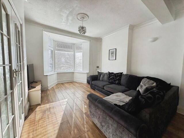 House 3 Bedroom For Sale Caerphilly Caerphilly 160000 ES101060186