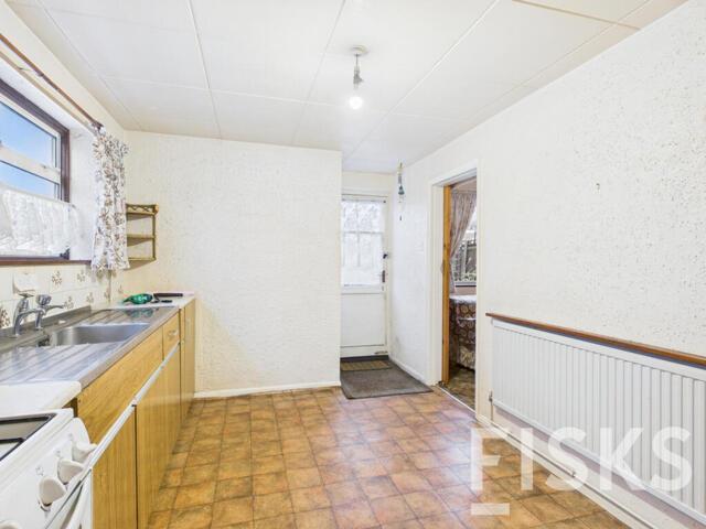 House 3 Bedroom For Sale Canvey Island Essex 280000 ES100426463