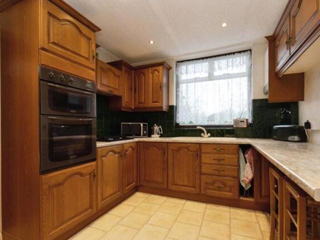 House 3 Bedroom For Sale Chessington Greater London 600000 ES98834244