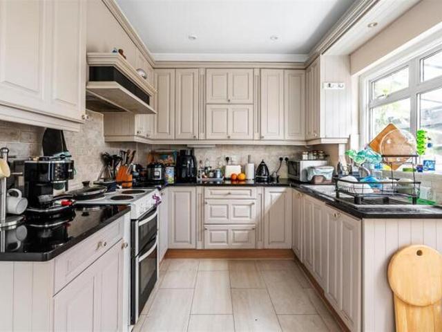 House 3 Bedroom For Sale Chessington Greater London 680000 ELS99437203