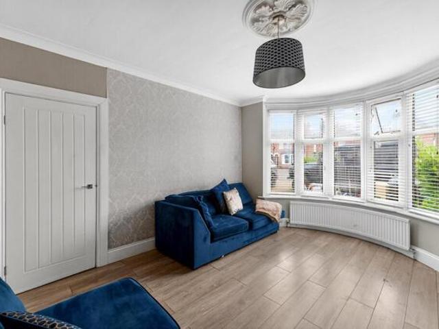 House 3 Bedroom For Sale Chertsey Surrey 550000 ES101100211