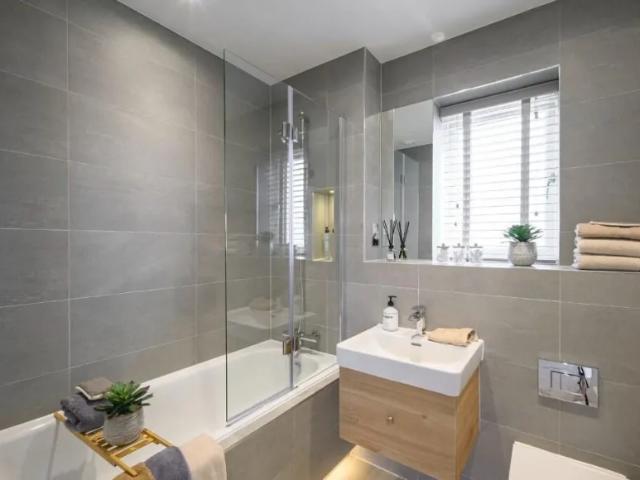 House 3 Bedroom For Sale Crookham Village Fleet 650000 ELS102596738
