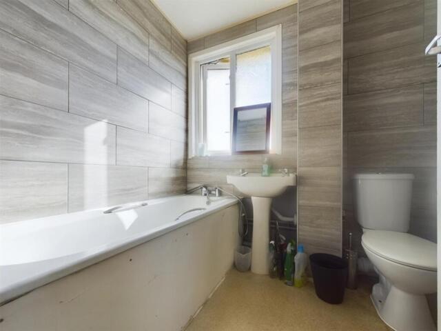 House 3 Bedroom For Sale Aylesbury Buckinghamshire 325000 ES100426391