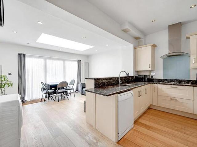 House 3 Bedroom For Sale Brentford Greater London 875000 ES101060185