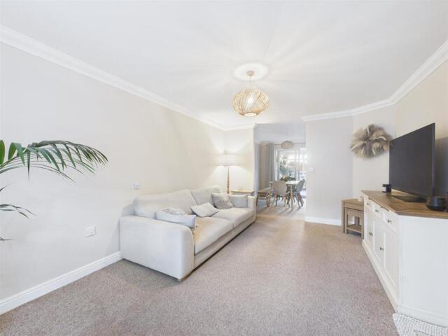 House 3 Bedroom For Sale Gloucester Gloucestershire 399950 ES98205256