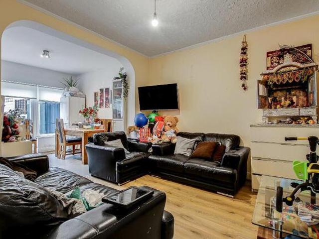 House 3 Bedroom For Sale Greenford Greater London 550000 ES100132650