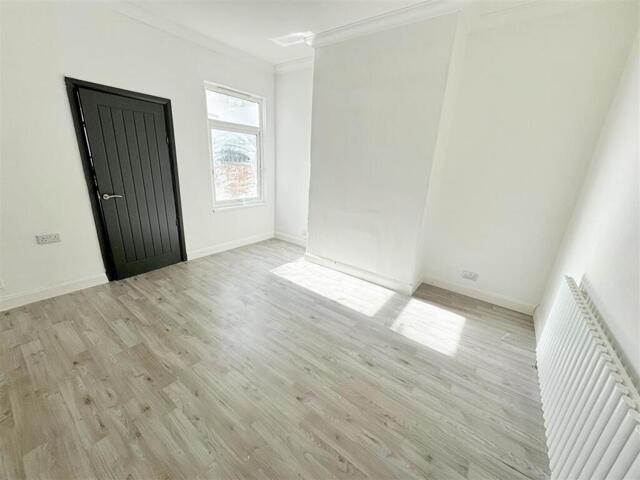 House 3 Bedroom For Sale Grimsby North East Lincolnshire 98000 ES100057990