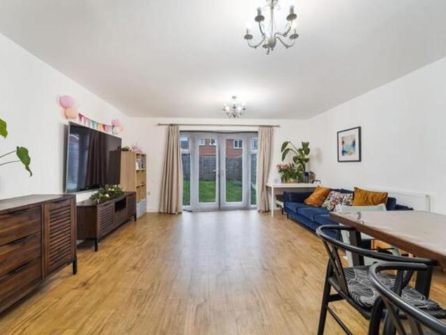 House 3 Bedroom For Sale Epsom Surrey 650000 ES101892404