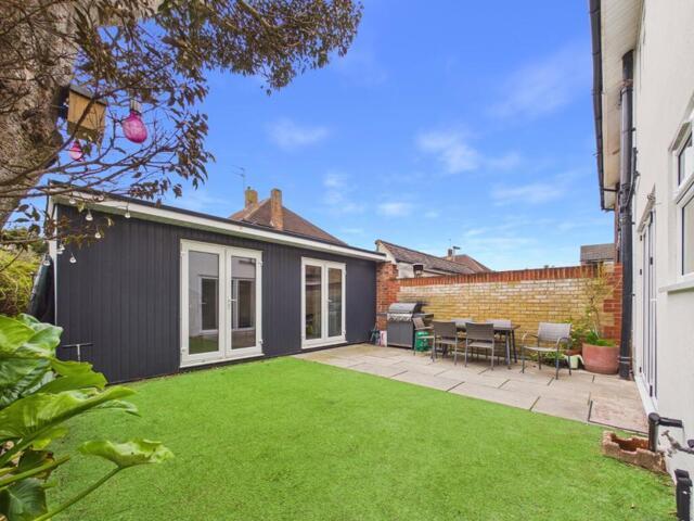 House 3 Bedroom For Sale Feltham Surrey 500000 ELS100953527