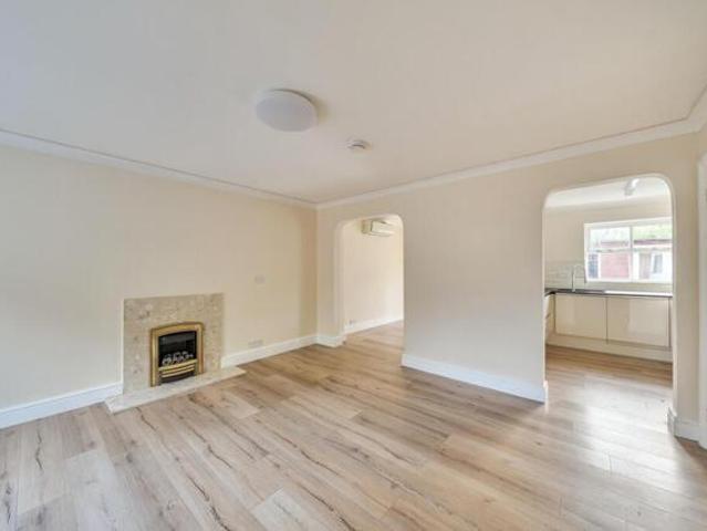 House 3 Bedroom For Sale Kingston Upon Thames Greater London 975000 ES98835023