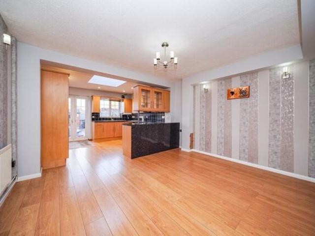 House 3 Bedroom For Sale Houghton Regis Central Bedfordshire 300000 ES101119310
