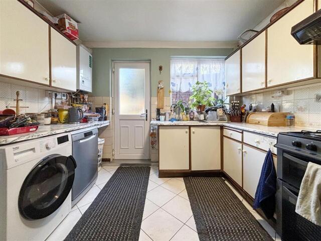 House 3 Bedroom For Sale Hayes Greater London 550000 ELS99092391