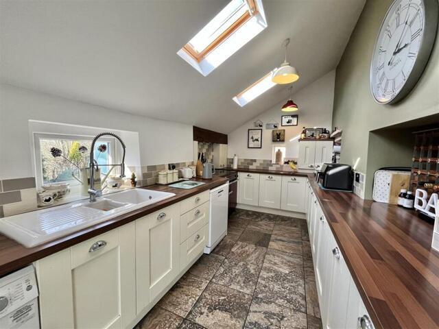 House 3 Bedroom For Sale Hyde Greater Manchester 550000 ES101931348