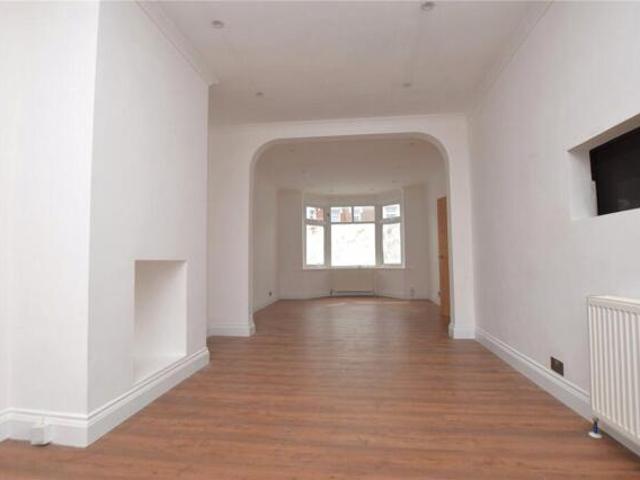 House 3 Bedroom For Sale Ilford Greater London 565000 ELS99290383
