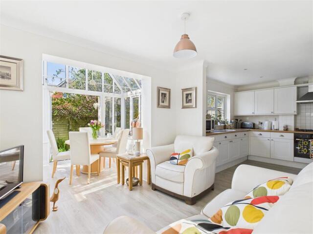 House 3 Bedroom For Sale Locks Heath Hampshire 530000 ELS100096672