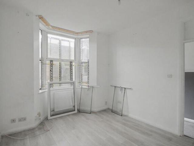House 3 Bedroom For Sale London Greater London 430000 ES100824875