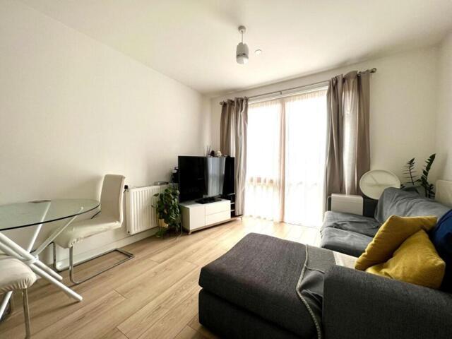 House 3 Bedroom For Sale London Greater London 680000 ELS100648904