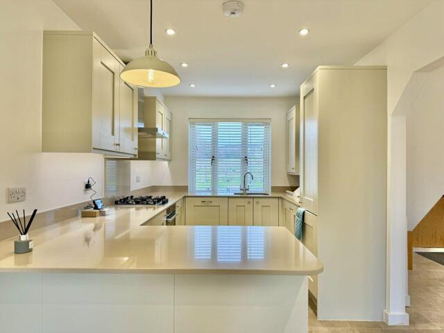 House 3 Bedroom For Sale Somerset Somerset 325000 ES101059815