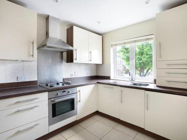 House 3 Bedroom For Sale Surrey Surrey 415000 ELS98930036