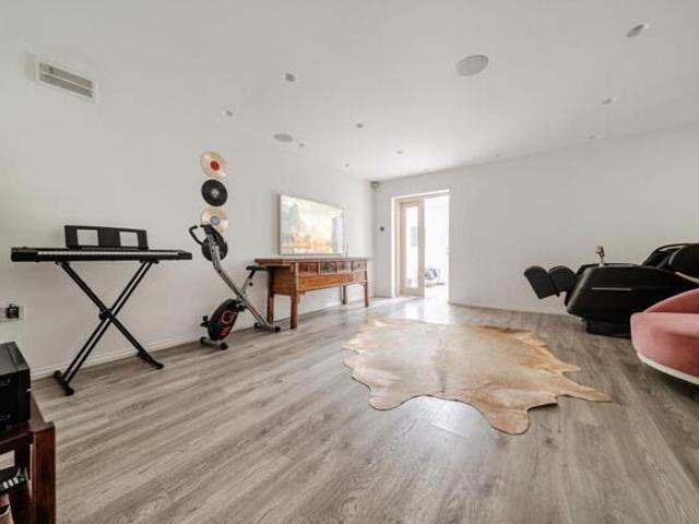 House 3 Bedroom For Sale Surrey Surrey 485000 ES99895500