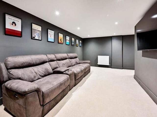 House 3 Bedroom For Sale Surrey Surrey 500000 ELS101231707