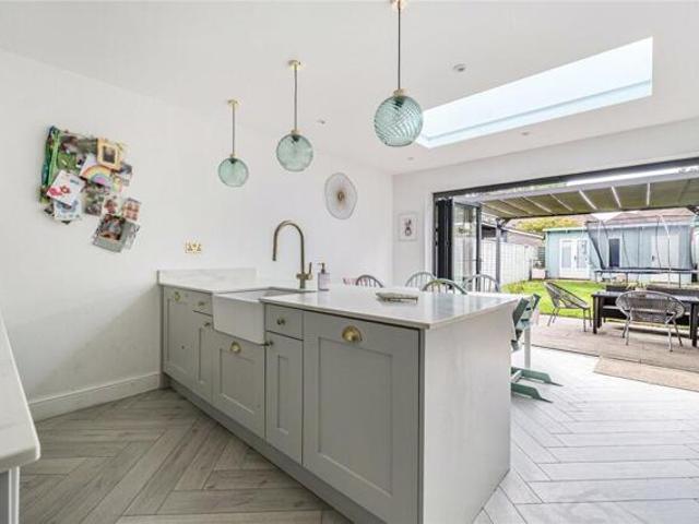 House 3 Bedroom For Sale Surrey Surrey 685000 ES98477704