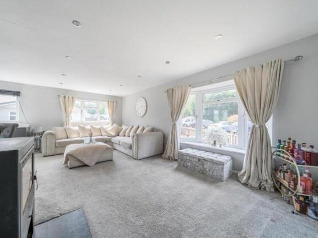 House 3 Bedroom For Sale Surrey Surrey 225000 ES99840569