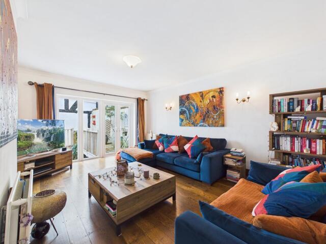 House 3 Bedroom For Sale Surrey West Sussex 600000 ELS100579184